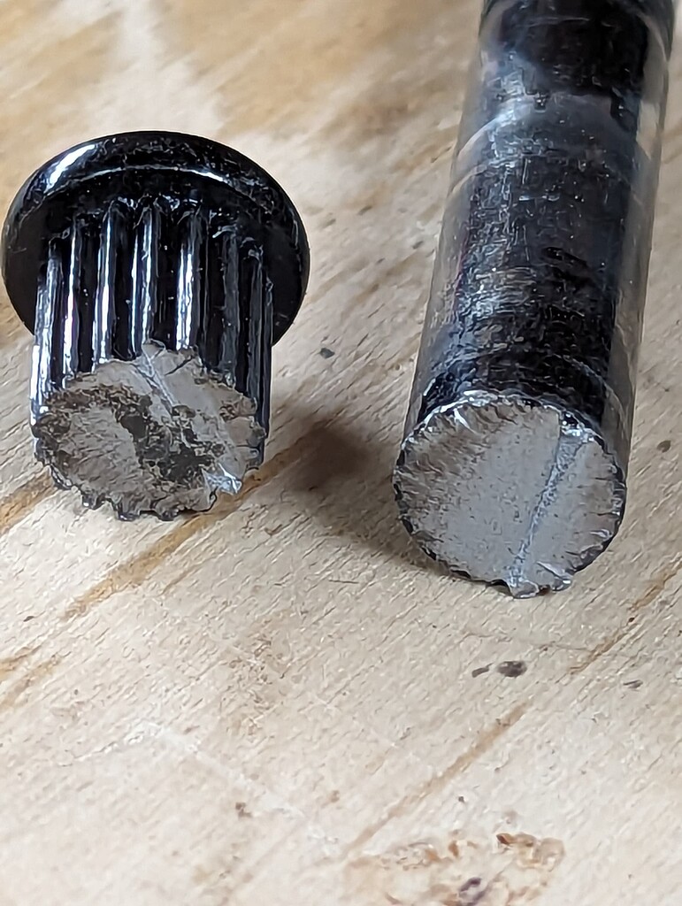 Kingpin broke suddenly while riding, change your pins every 1000klm ...